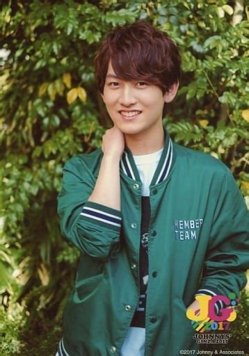 駿河屋 Love Tune萩谷慧悟上半身・衣装緑白・右手首元・左手ポケット「johnnys Ginza 2017」オリジナルフォト