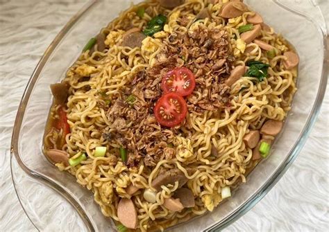 Resep Indomie Goreng Nyemek Sosis Bakso Oleh Queen Mozza Kitchen Cookpad