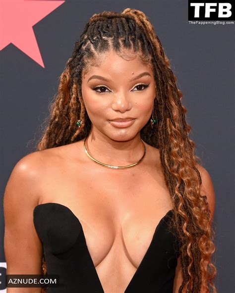 Halle Bailey Sexy Seen Braless Showcasing Her Deep Cleavage At The Bet