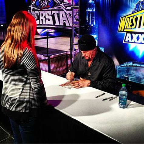 Undertaker Signing At Wwe Wrestlemania 29 Axxess Cageside Seats