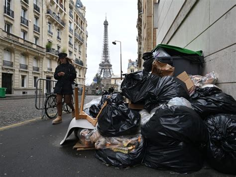 Pictures Show Paris Buried In Trash As Garbage Collectors Strike