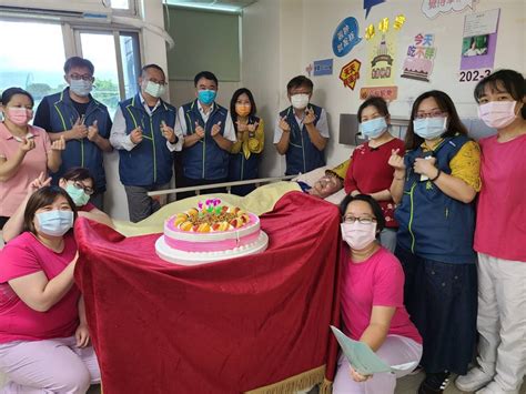 桃園榮家人瑞胡明享慶生 蔡英文、蘇貞昌贈壽屏 台北郵報 The Taipei Post