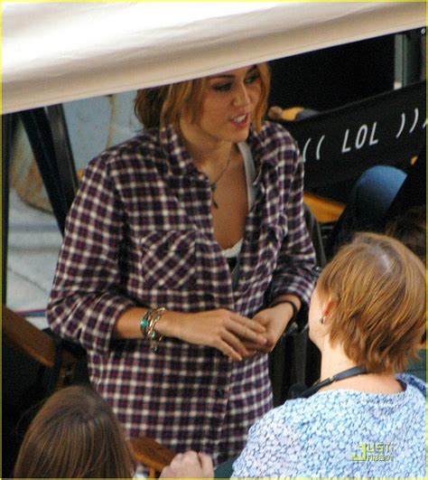 Miley On Set Lol Miley Cyrus Photo 15065832 Fanpop