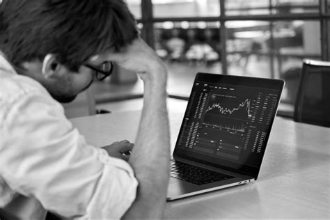 7 Day Trading Risks Every Trader Needs To Be Aware Of