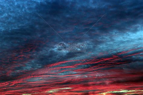 夜色风云休息气氛风景天空红色阳光天堂地平线日落蓝色高清图片下载 正版图片321991992 摄图网