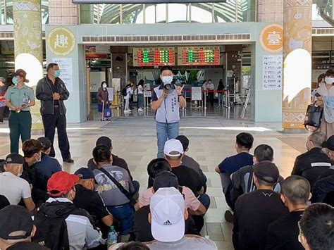 臺東軍友站歡送役男入營 叮嚀子弟防詐騙 青年日報 Line Today