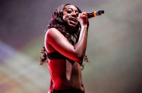 Flo Milli Ends Performance