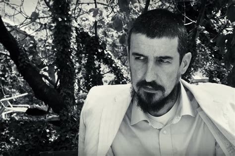 Kajem Se što Nisam Bolje Grijao Stolicu