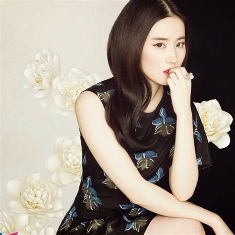 69 Best Images About Crystal Liu Yi Fei On Pinterest Models Hong Kong And Harpers Bazaar