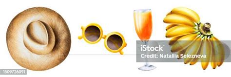 잘 익은 바나나 다발 유리 잔에 담긴 칵테일 밀짚모자 선글라스가 있는 수채화 삽화 세트 열대 과일은 흰색 배경에 분리되어 있다 디자이너 스파 장식 엽서 결혼식 인사말 배경
