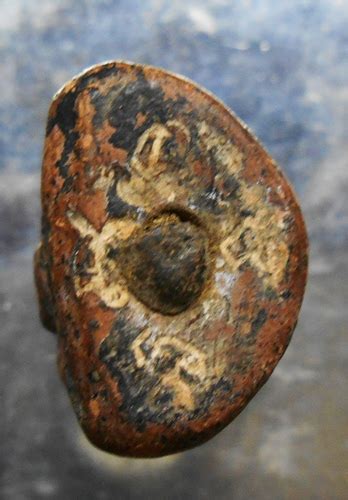 ปิดตาลอยองค์เนื้อดินอุดผงหลวงพ่อโด่วัดนามะตูม พระเครื่อง พระแท้ Webpra เว็บ พระ คอม