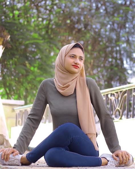بنات محجبة رقيقة بالجينز الازرق جميلة وعسولة 10 صور الفن والجمال
