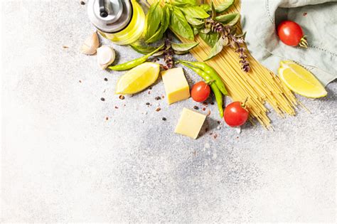 이탈리아 음식 배경 전통적인 이탈리아 파스타 요리 돌 탁상에있는 재료 위에서보기 공간을 복사합니다 0명에 대한 스톡 사진 및 기타 이미지 Istock