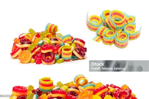 다채로운 젤리 사탕 모듬 평면도 젤리 도넛 젤리 곰 흰색 배경에 격리되어 있습니다 개체 그룹에 대한 스톡 사진 및 기타 이미지