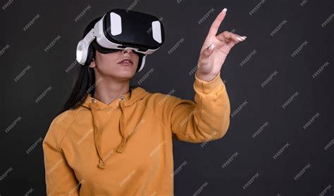 Premium Photo Beautiful Woman Wearing Vr Virtual Reality Headset With