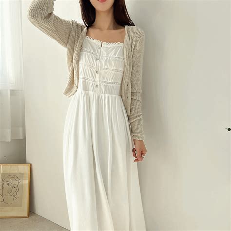 끈조절가능 자개 단추 스퀘어넥 레이스 자수 뷔스티에 나시 살랑 롱 원피스 1color 휴양지룩 에이블리