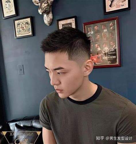 两边推平的发型 头发两边推平中间长是什么发型 配图网