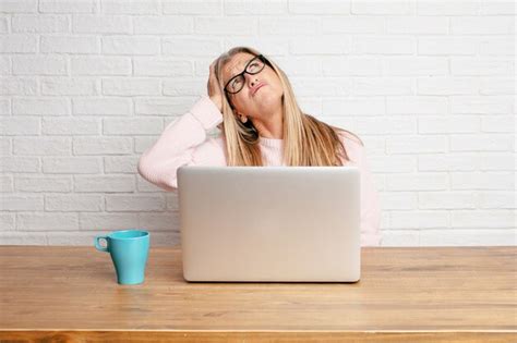 Premium Photo Senior Businesswoman Looking Unenthusiastic And Bored