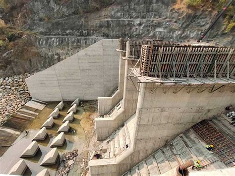 ในประเทศ เยี่ยมชมความคืบหน้า สร้างอุโมงค์ส่งน้ำแม่แตง แม่งัด เขื่อนแม่กวงอุดมธารา