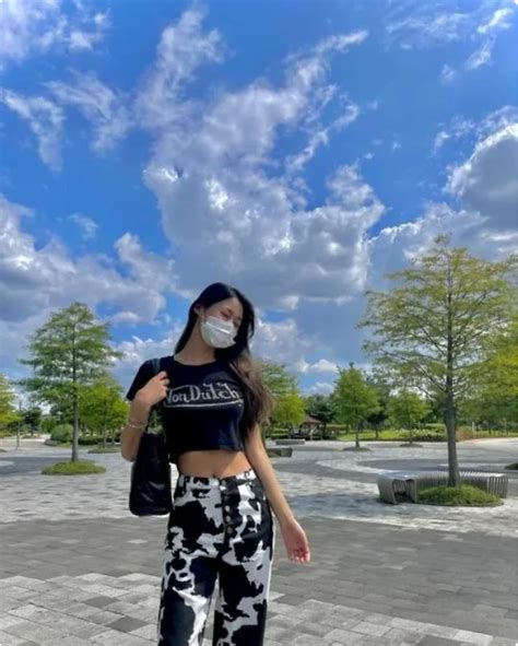 韩国女团AOA成员金雪炫SNS发照秀完美身材 哔哩哔哩