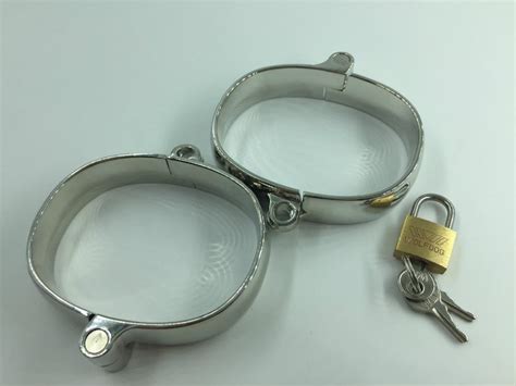 New Arrivals Female Metal Ankle Cuffs Bondage Sex Toys Foot Bracelet