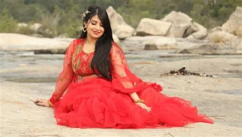 নৌকা ডুবিয়ে জনপ্রিয় অভিনেত্রীর আত্মহত্যা