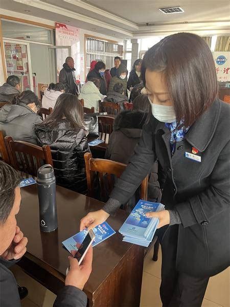 建行南通分行开展金融知识进社区活动居民防范宣传
