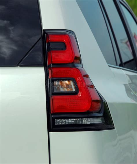 A Cauda Acende Um Suv De Luxo Imagem De Stock Imagem De Agressivo