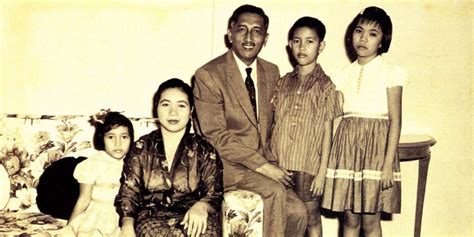Yusof Ishak Married His Wife At 39 Fell In Love After Seeing Her Picture