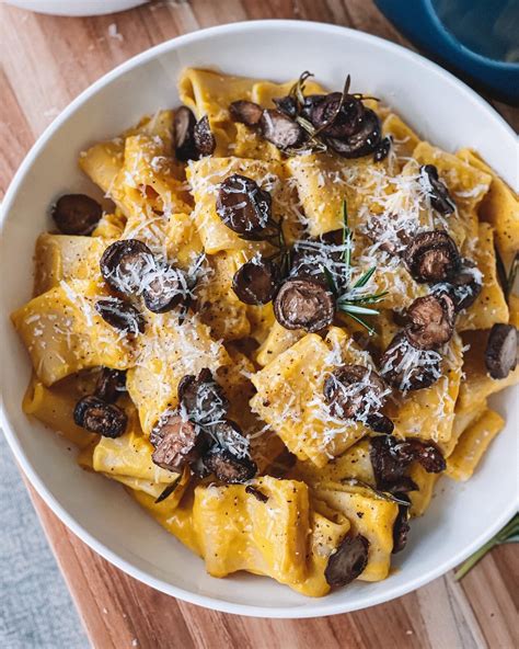 Butternut Squash And Roasted Garlic Pasta Topped With Crispy Mushrooms Everything Delish