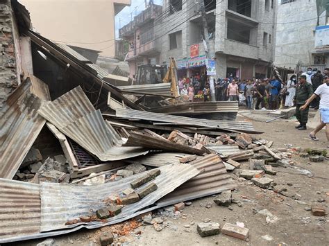 वनस्थली ढुंगेधारामा पनि सनिबार बिहानै चल्यो महानगरको डोजर सिमपानी
