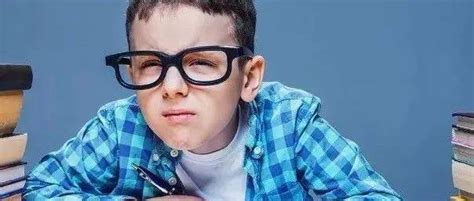 【近视误区】眼镜戴了就摘不下来？度数低不需要配眼镜？为不戴眼镜或少长度数而盲信各种“治疗”？视力家长眼睛