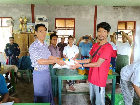 ကမမောင်းမြို့ ရေဘေးကယ်ဆယ်ရေးစခန်းများရှိ ရေဘေးသင့် ပြည်သူများအား ဆန်နှင့်ဆီများ ထောက်ပံ့