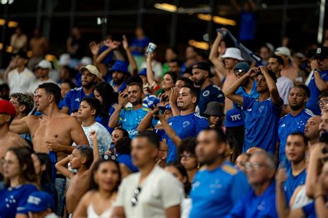 Vitinho Faz Sua Estreia Pelo Profissional Do Cruzeiro E Revela Estava