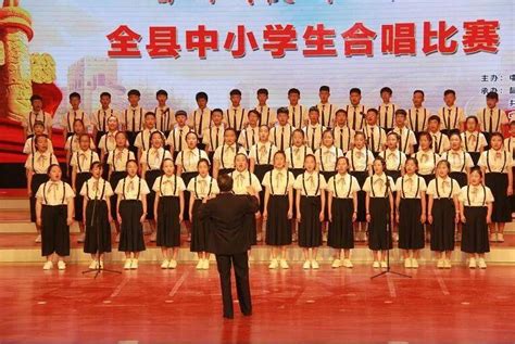 昨天，全县1000余名中小学生在这儿“唱响我爱我的祖国” 搜狐大视野 搜狐新闻