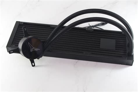 十銓teamgroup T Force Siren Gd360e Argb一體式水冷散熱器 擁有魔幻炫目鏡面燈效，視覺吸睛且效能表現亮眼