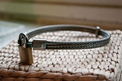 G1 Collar Locking Stainless Steel Wire Rope Bondage Collar By Sirn