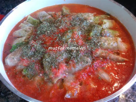 Resimli Denenmiş Yemek Tarifleri Ve Hamur İşleri MUTFAK NAMELERİ Etli Lahana Dolması sarması