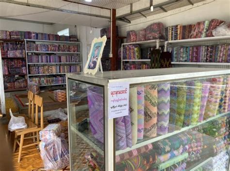 သန္း ကခ်င္လံုခ်ည္ ဝမ္းဆက္ ၅၀၀၀၀ Facebook