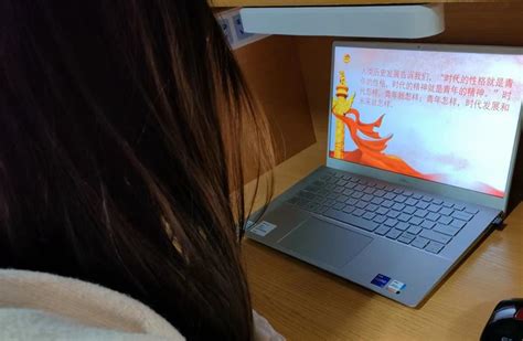 我校开展“学习二十大，永远跟党走，奋进新征程”主题团课 团委