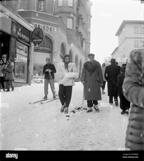 Mit Seiner Tochter Cayetana With His Daughter Cayetana Don Jacobo