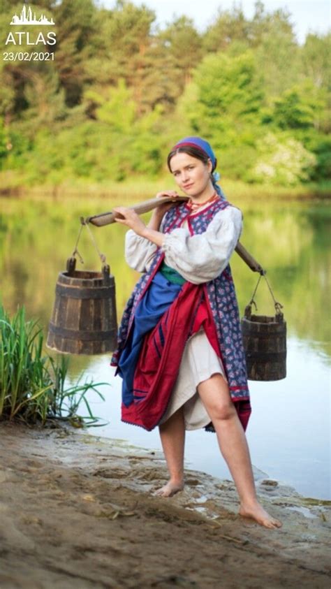 По воду Деревенская женщина Фольклорный стиль Этнические наряды