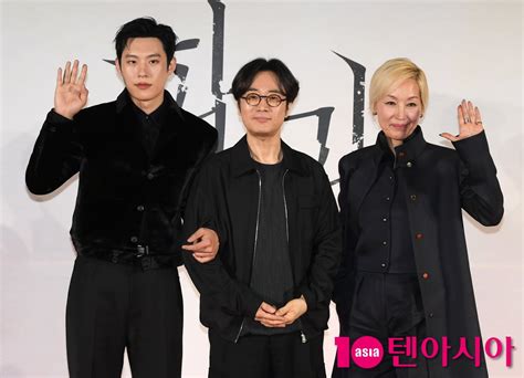 민규동 감독이혜영김성철 영화 파과 주역들 힘찬 파이팅ten포토 텐아시아