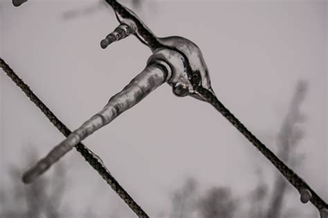 겨울 태양의 석양에 아름 답 고 투명 하며 깨끗 한 고 드 름 미 끄 러운 추위와 부드러운 자연의 패턴 0명에 대한 스톡 사진 및 기타 이미지 Istock