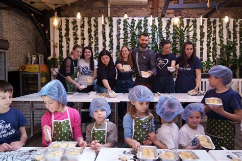 Децата на „Нощ на ангелите“ направиха козунаци с кауза за Базар Капана Mediacafe