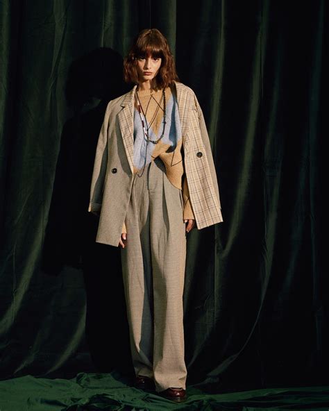 Wiya showroom - Snap your set before it's gone! 🌚 Don't...