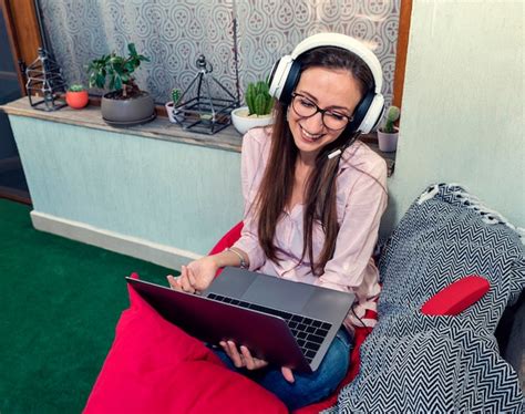 Premium Photo Woman Sitting On A Red Sofa With Her Laptop And Wearing