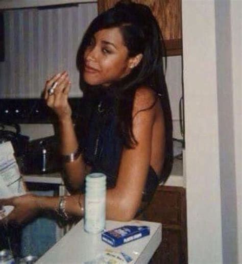 Pin By 𝐀𝐧𝐝𝐫𝐞𝐚𝐧𝐚𝐚𝐚𝐚 💜 On Aaliyah 💕 Aaliyah Hair Aaliyah Style Aaliyah