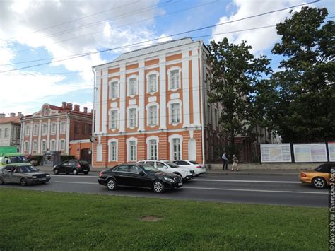 Здание Двенадцати коллегий Питерский двор