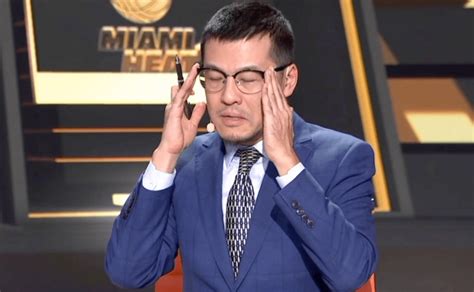 周琦心态崩了！杨毅曝新疆队继续拥有周琦，姚明没办法，回到原点比赛问题事情
